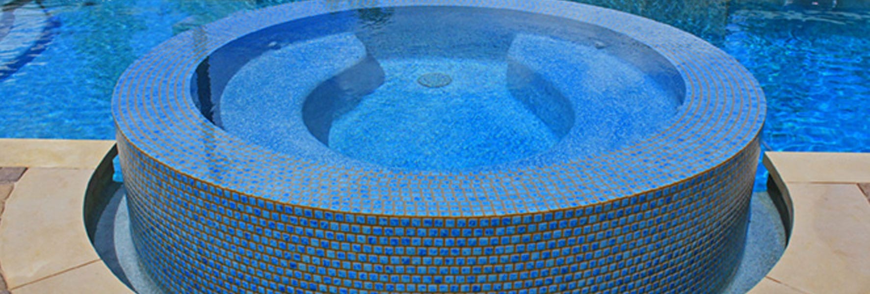 Infinity Edge Pools | Pool Services | Challenger Pools
